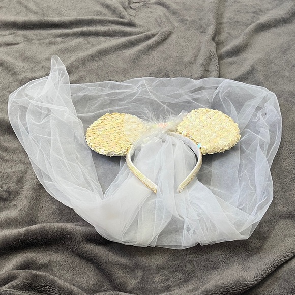 Disney | Accessories | Disney Minnie Mouse Wedding Veil Bridal Sequence ...
